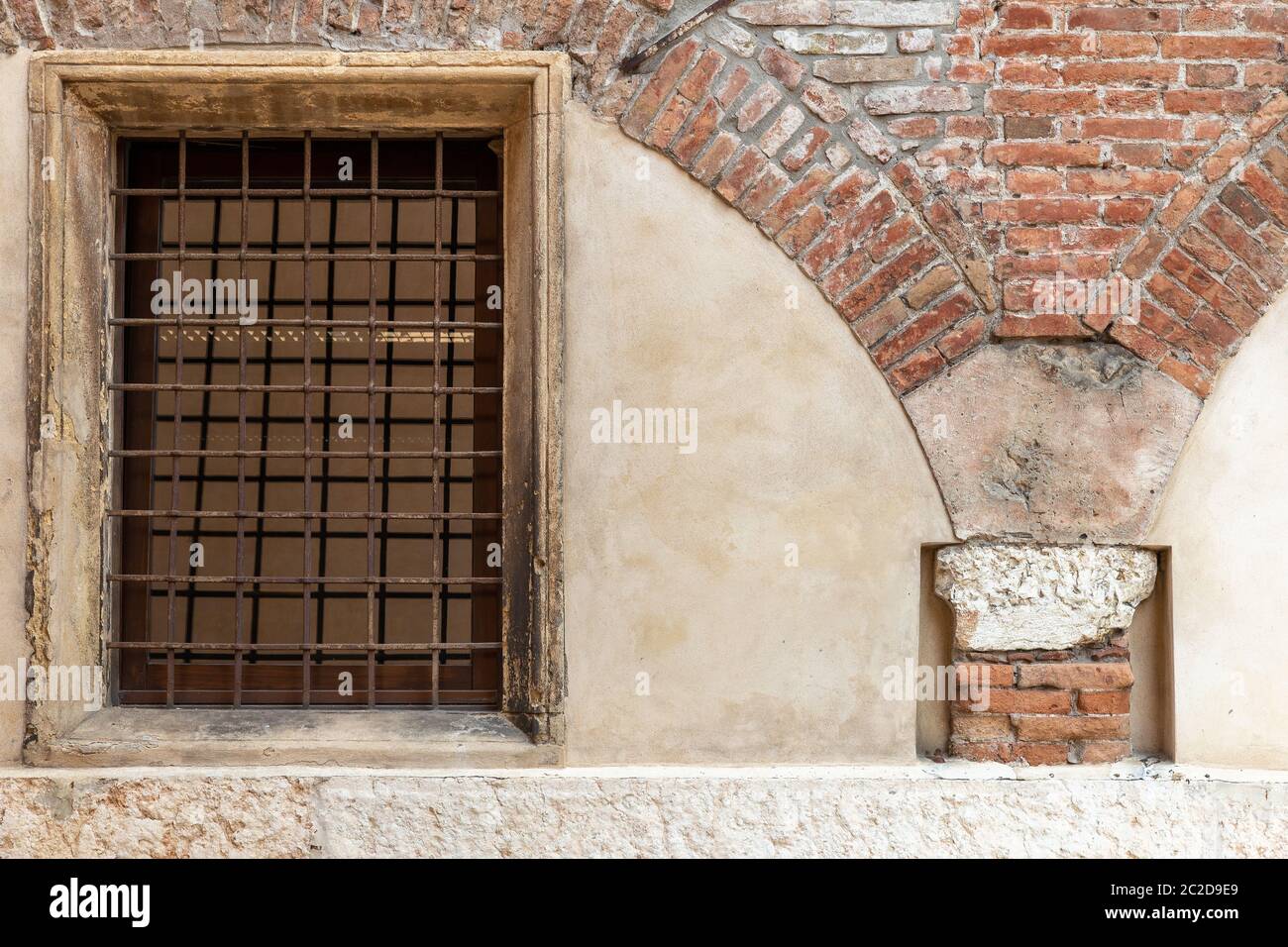 windows in the facades of ancient Venetian houses Stock Photo - Alamy