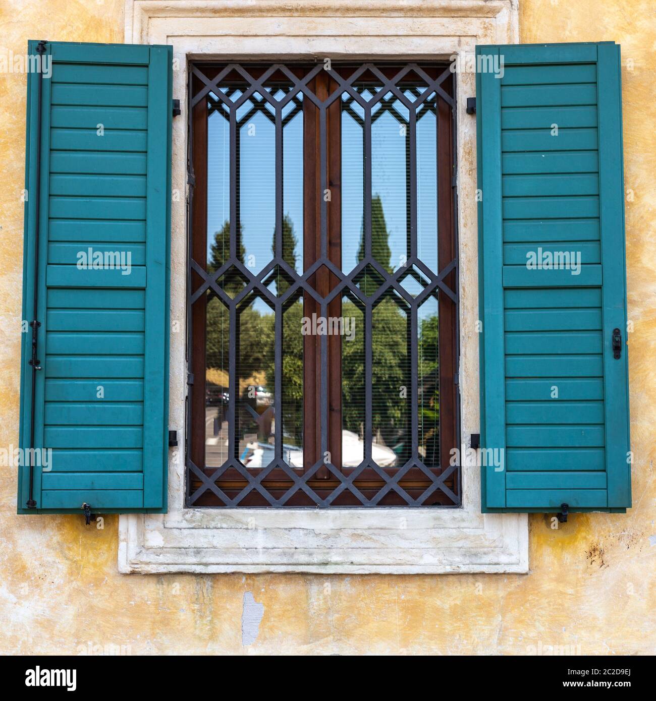 windows in the facades of ancient Venetian houses Stock Photo - Alamy
