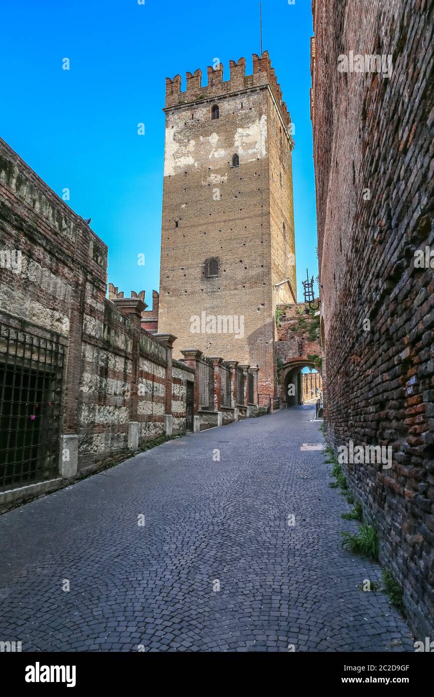 Medieval gates, verona hi-res stock photography and images - Alamy
