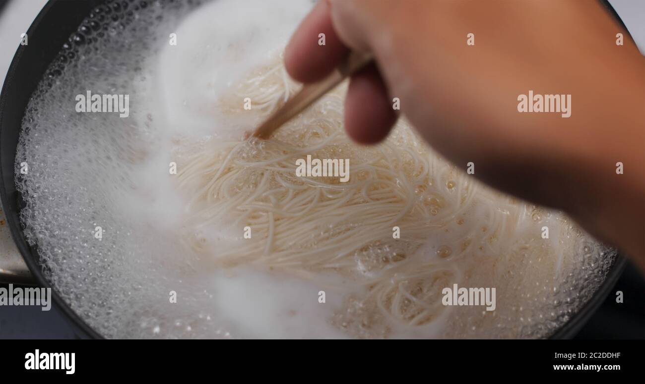 Cooking somen in skillet kitchen hi-res stock photography and images ...