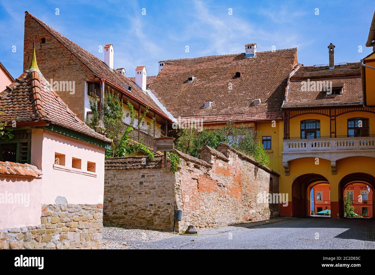Medieval fortified buildings hi-res stock photography and images - Alamy