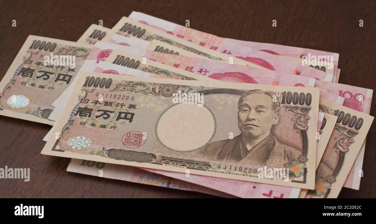 Chinese RMB banknote and Japanese Yen Stock Photo - Alamy