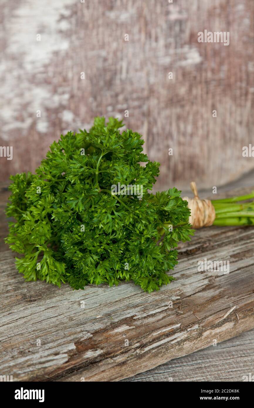 Bundle of parsley hi-res stock photography and images - Alamy