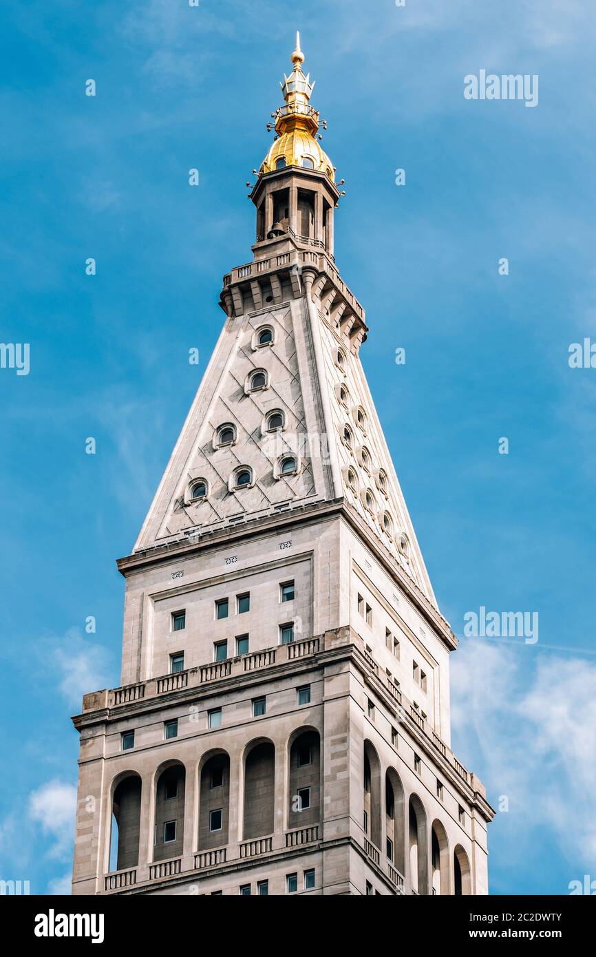 Close view of ornament on the building exterior of Metropolitan Life ...
