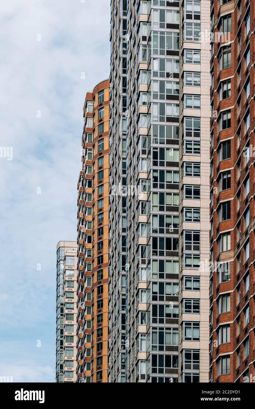 New york city aparment buildings hi-res stock photography and images ...
