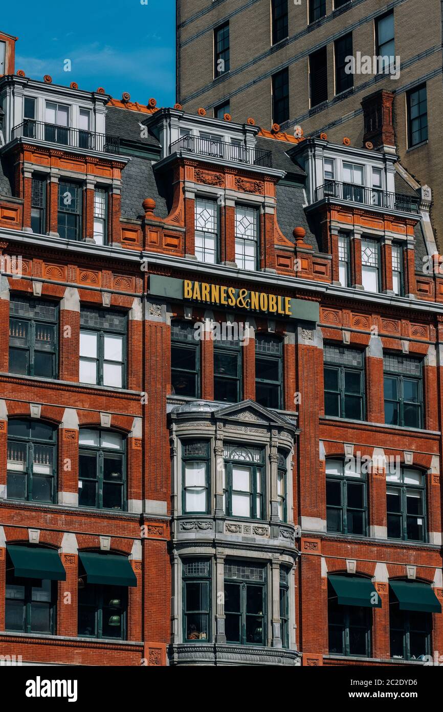 The Century Building at 33 East 17th Street between Park Avenue South ...