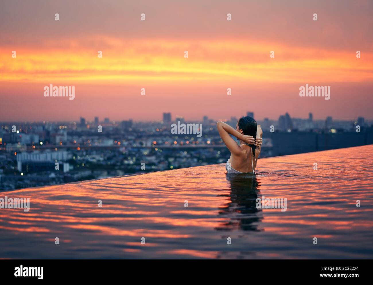 Infinity pool on rooftop hi-res stock photography and images - Alamy