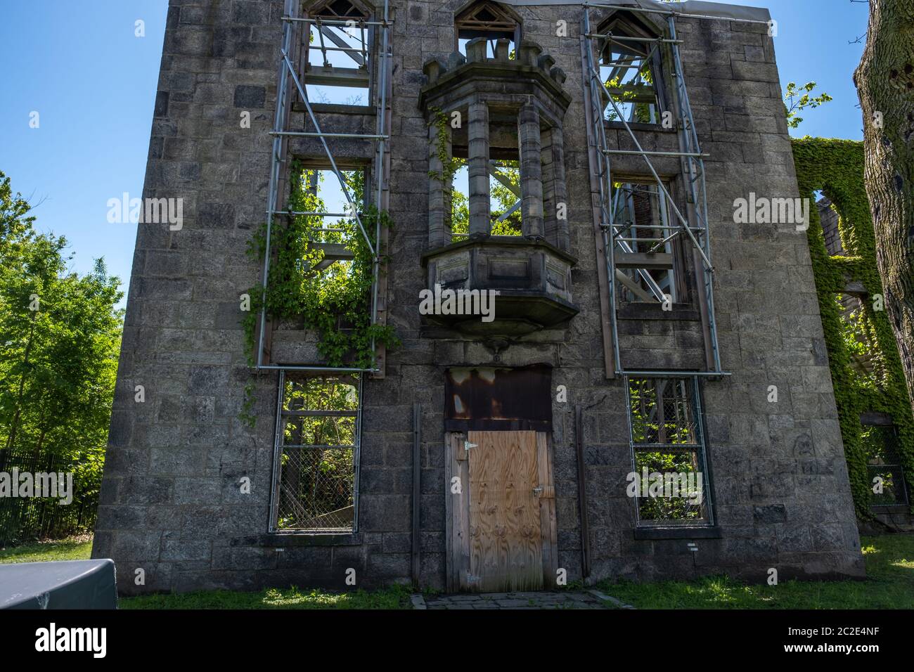 Roosevelt Island Smallpox Hospital Ruins Stock Photo - Alamy