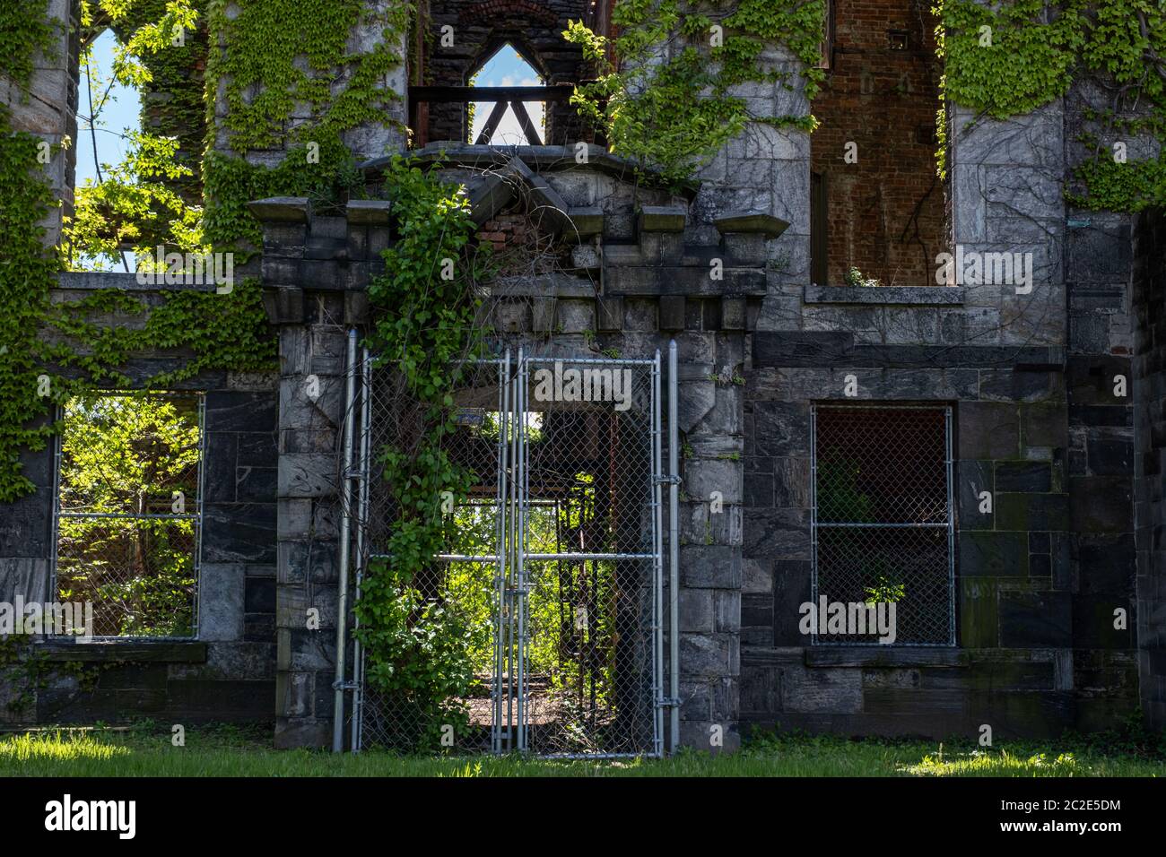 Roosevelt Island Smallpox Hospital Ruins Stock Photo - Alamy