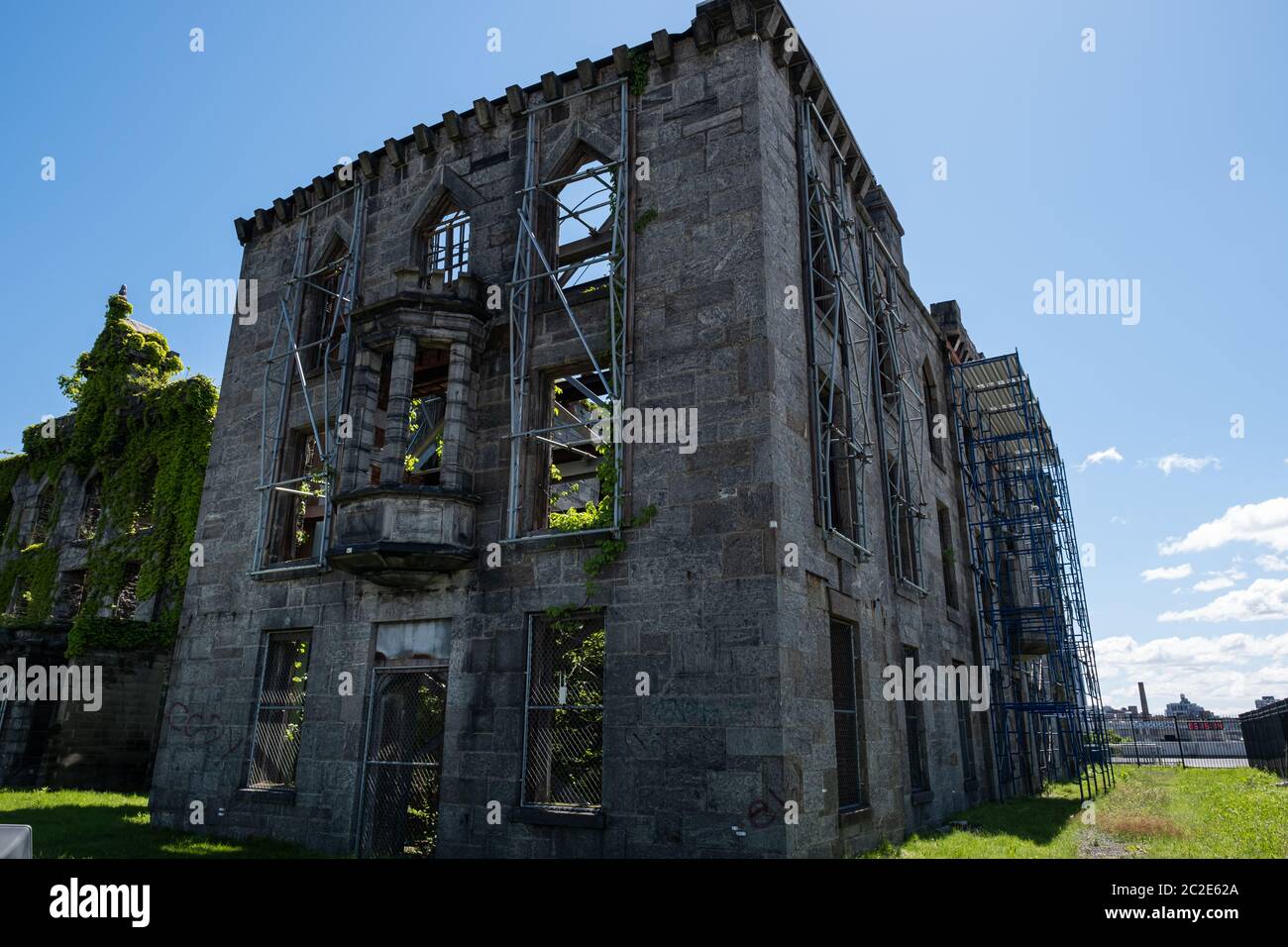 Roosevelt Island Smallpox Hospital Ruins Stock Photo - Alamy