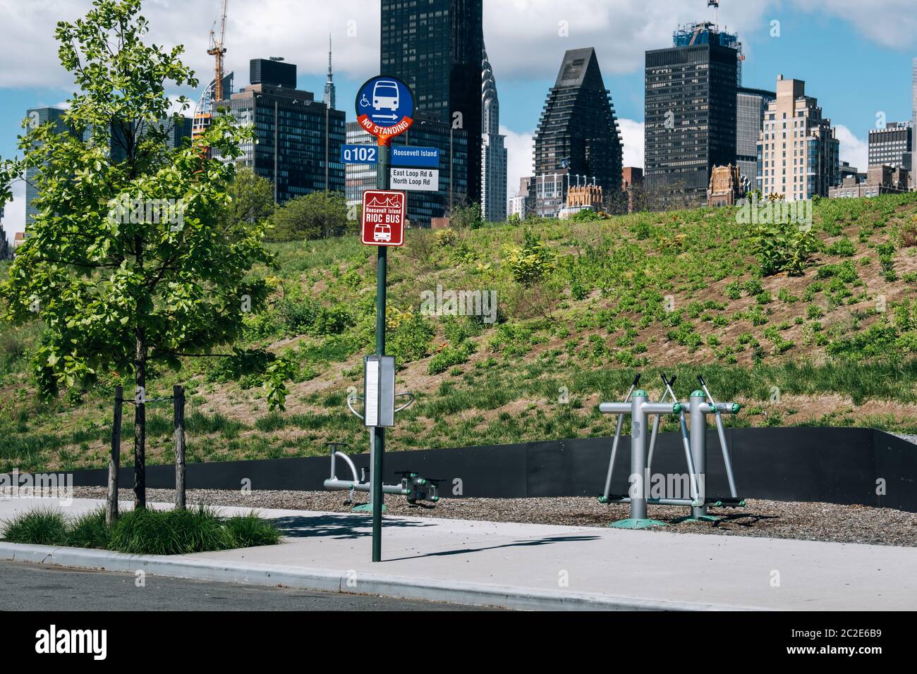 East Loop Road bus stop on Roosevelt Island Stock Photo - Alamy