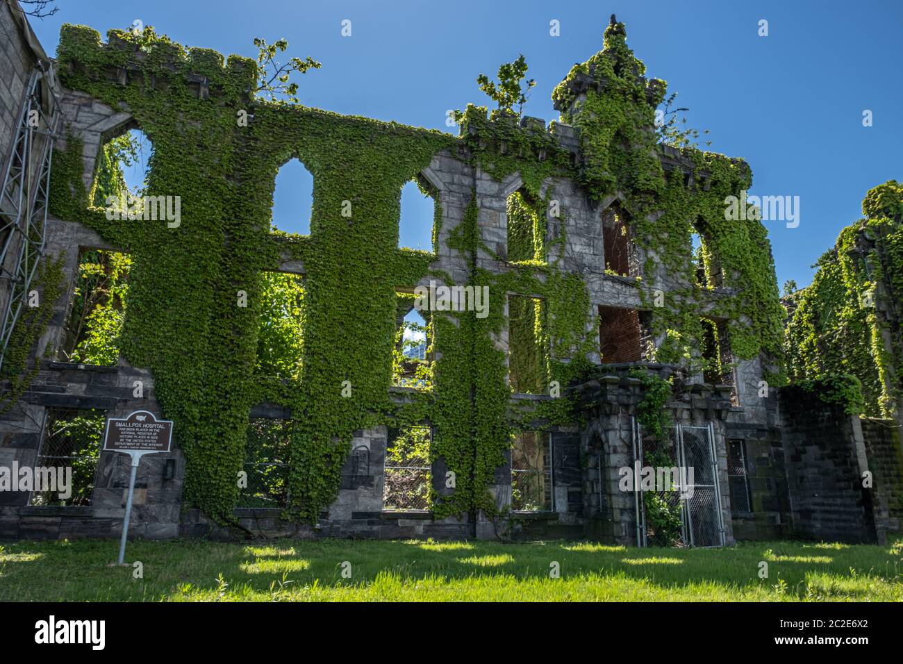 Roosevelt Island Smallpox Hospital Ruins Stock Photo - Alamy