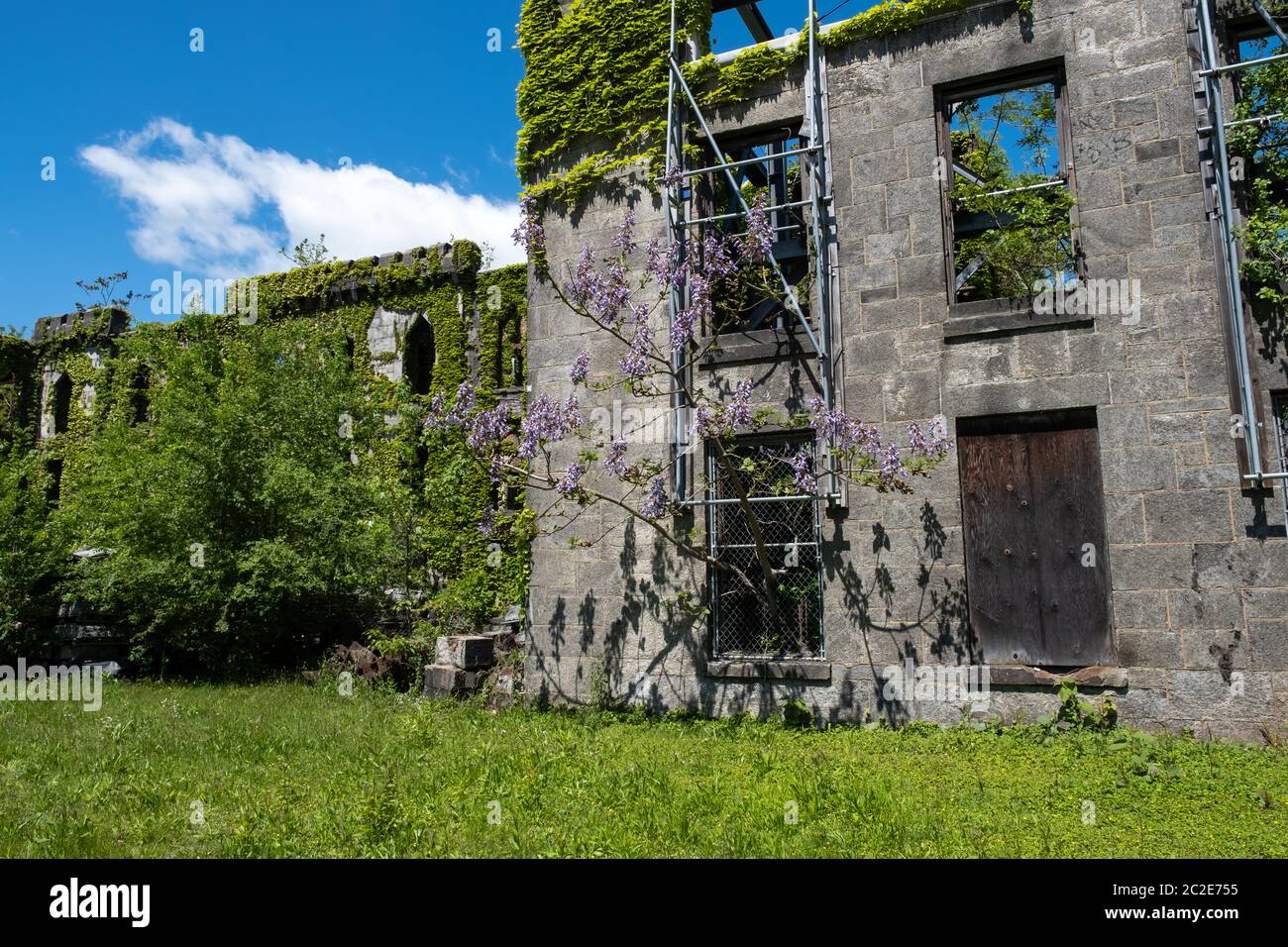 Roosevelt Island Smallpox Hospital Ruins Stock Photo - Alamy