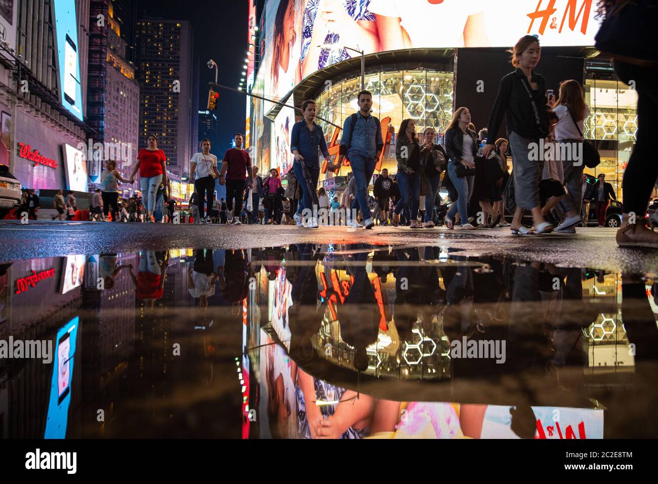Times square in midtown manhattan hi-res stock photography and images ...
