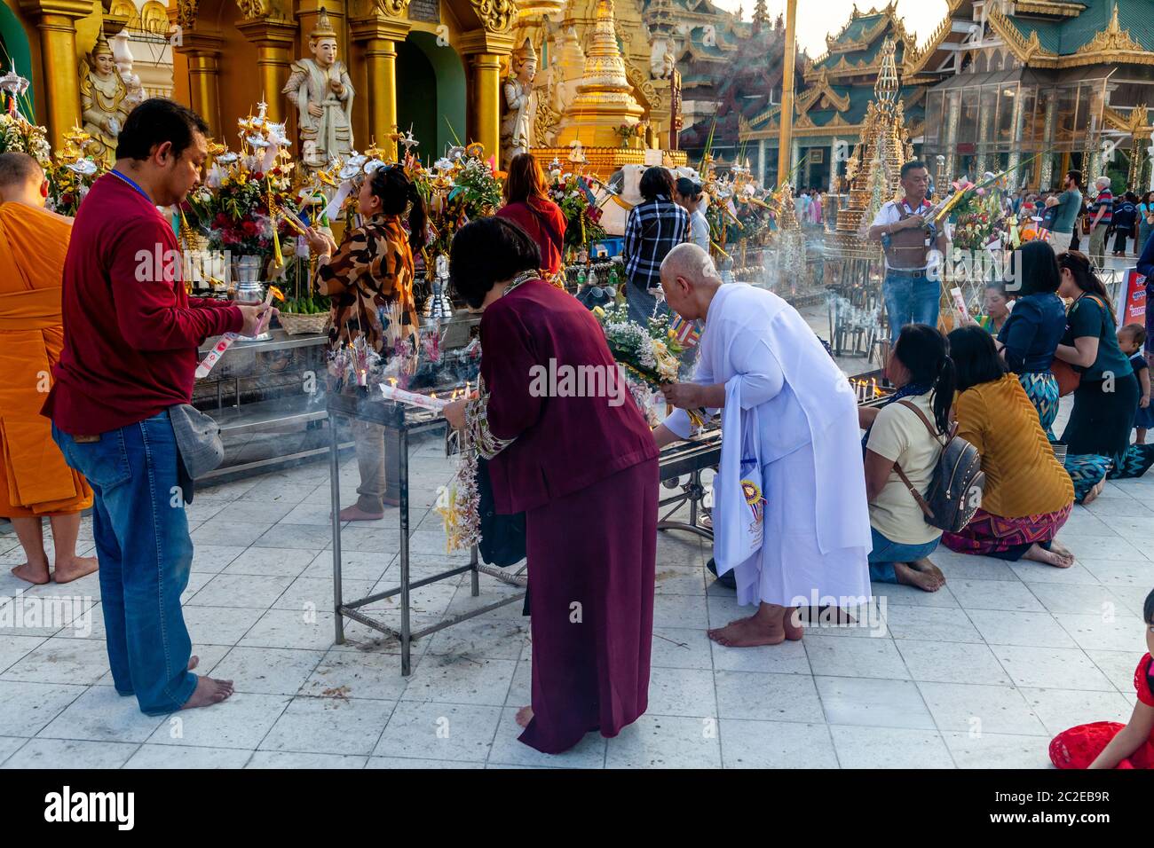 Burma rituals hi-res stock photography and images - Alamy