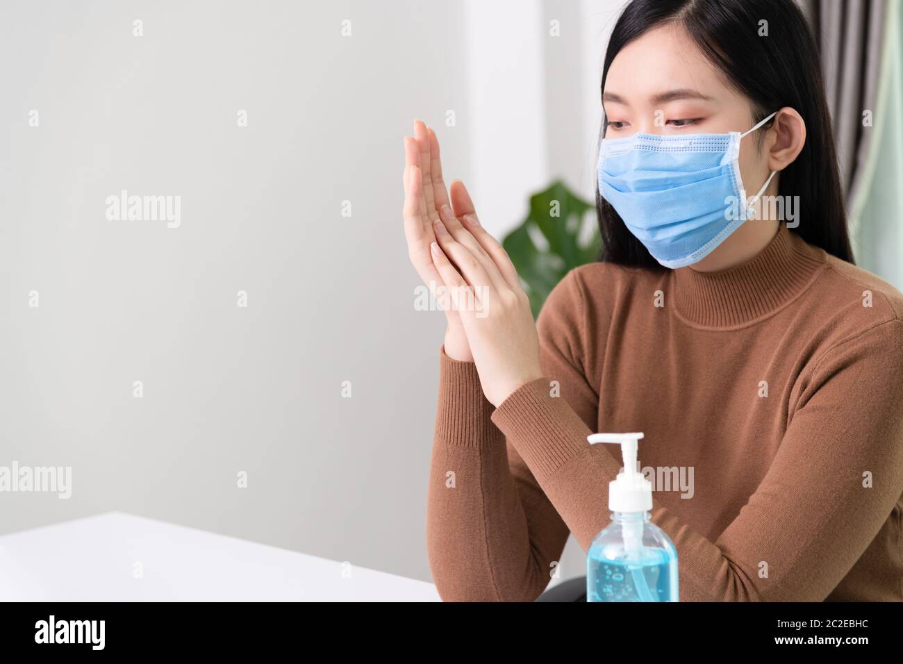 Using alcohol hi-res stock photography and images - Alamy