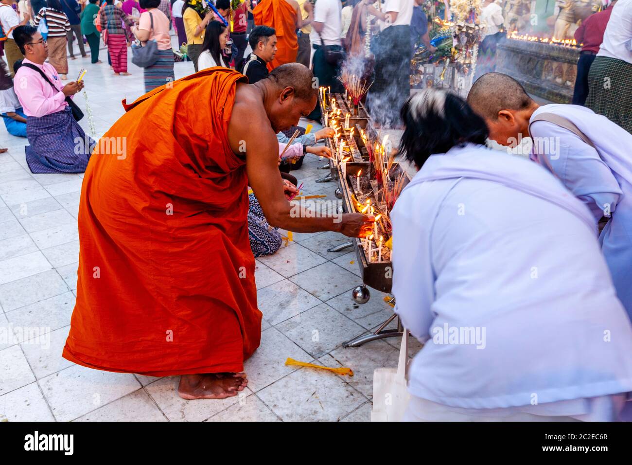 Burma rituals hi-res stock photography and images - Alamy