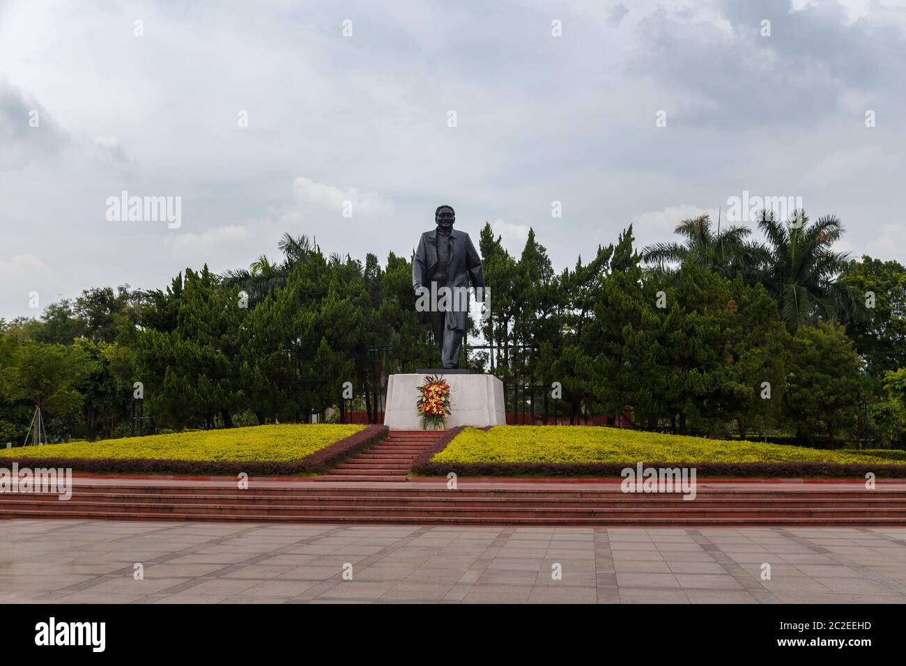 Monument to Dan Xiaoping at Lianhua Shan Yuan Park in Shenzhen, China ...