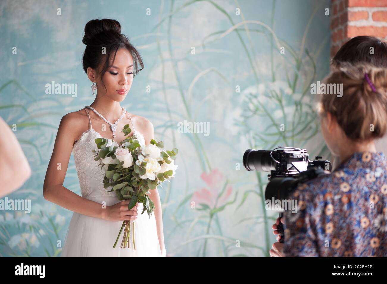 Professional wedding photoshoot hi-res stock photography and images - Alamy