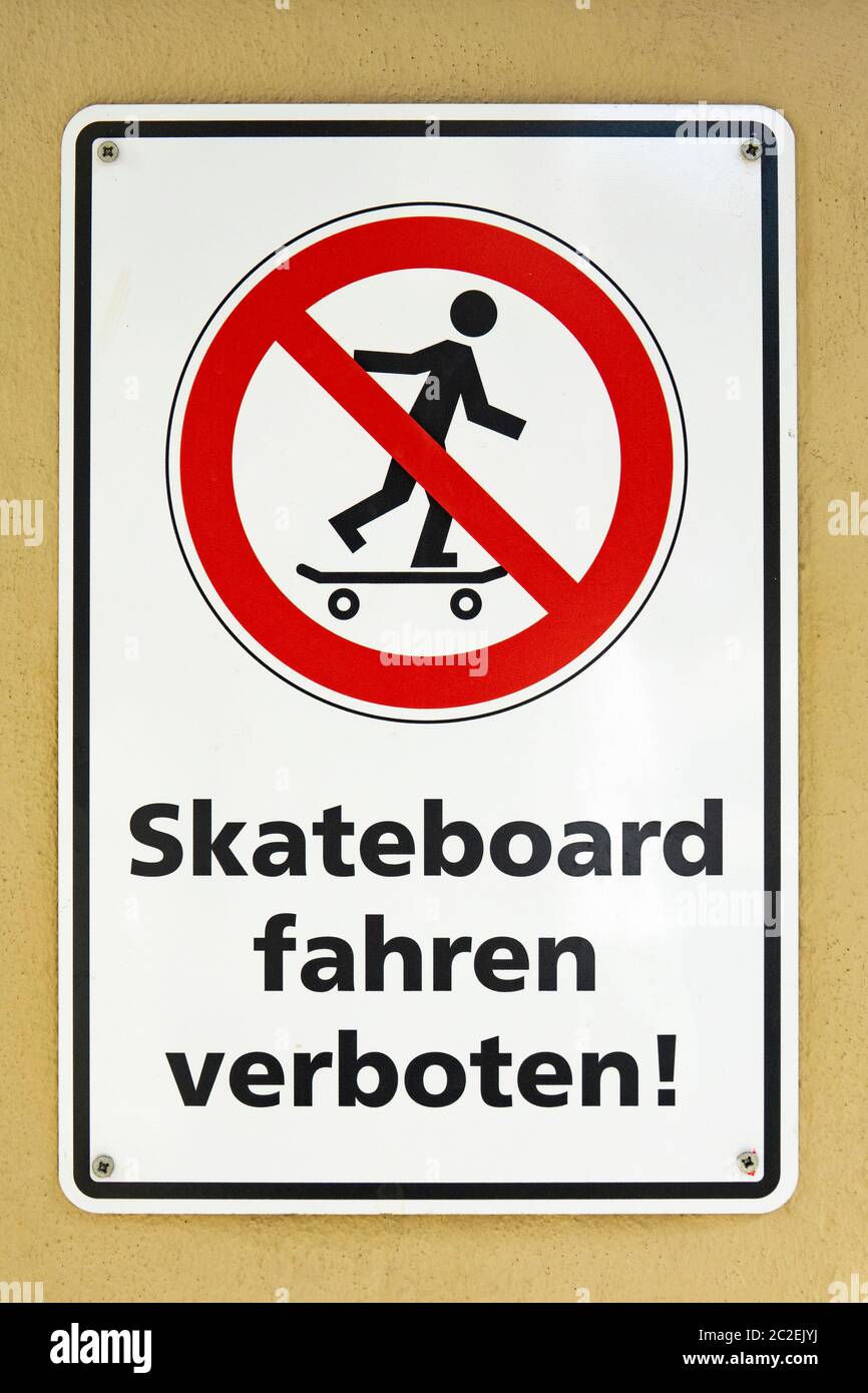 Skateboard driving prohibited sign with german language Stock Photo - Alamy
