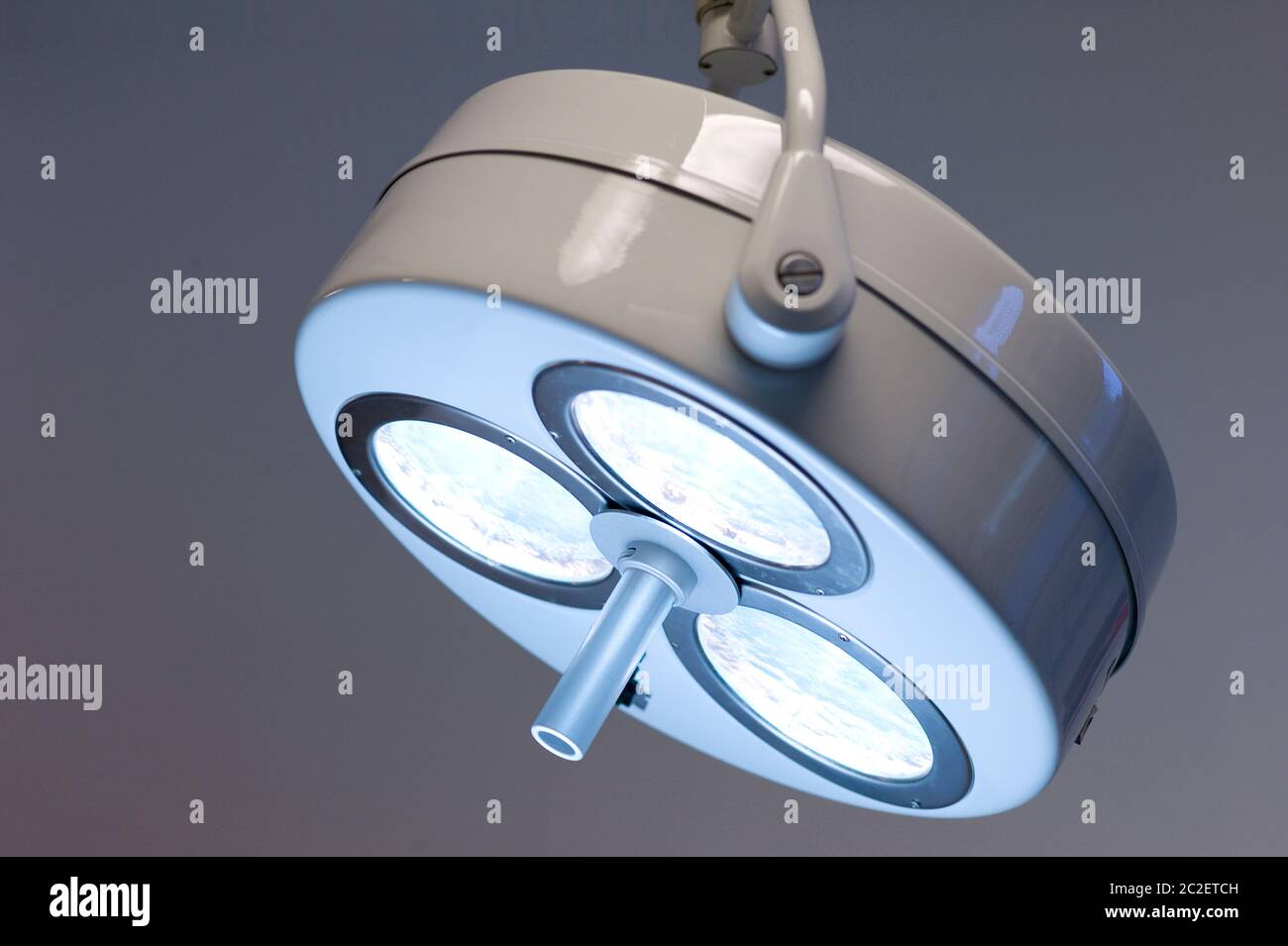 Surgical or operating lamp, intended to assist medical personnel during ...