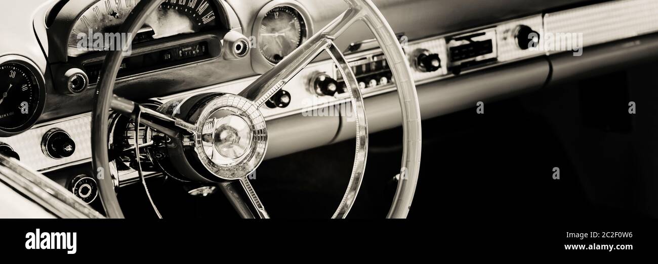 Interior of a classic American car Stock Photo - Alamy