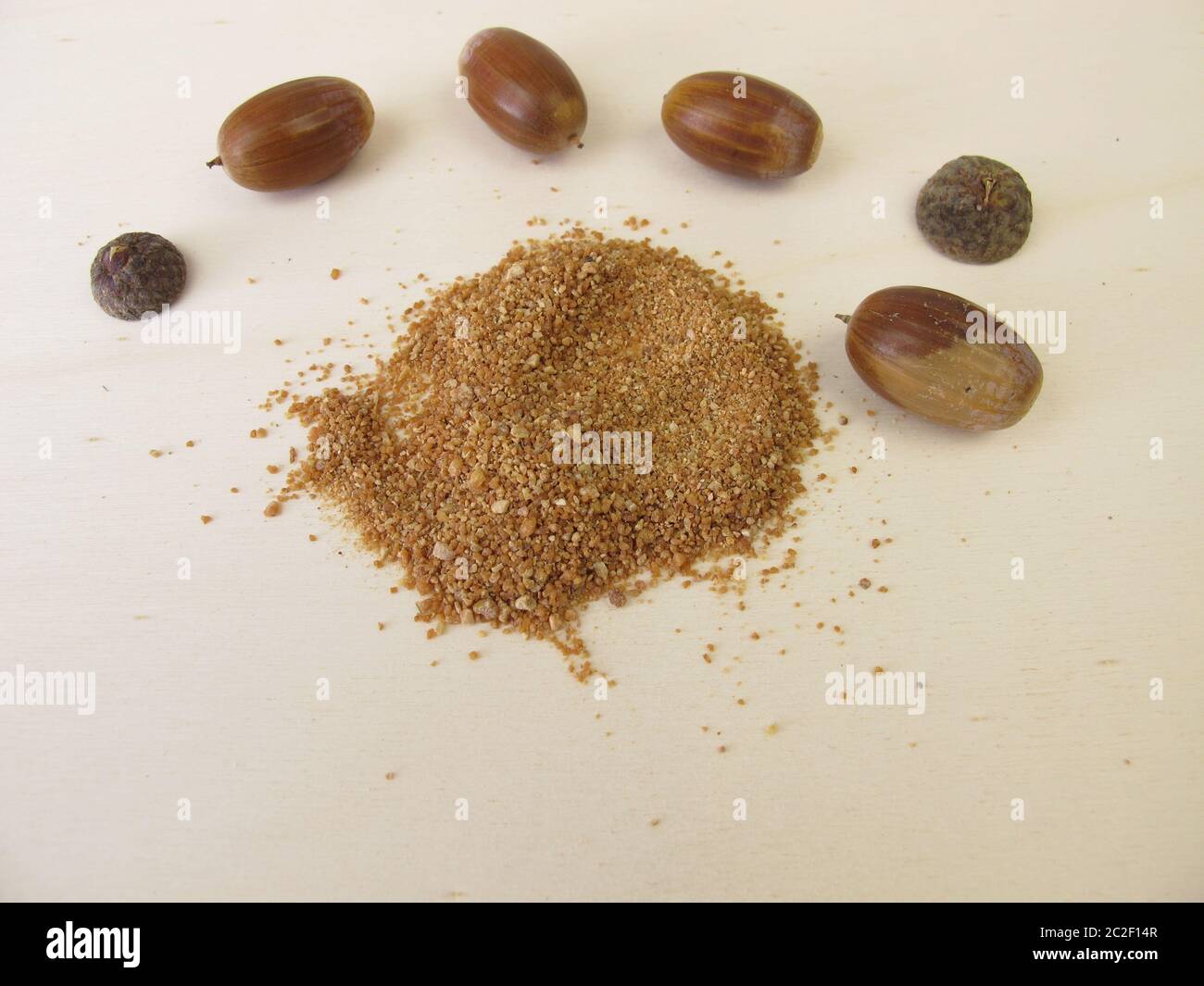 Ground acorns hi-res stock photography and images - Alamy
