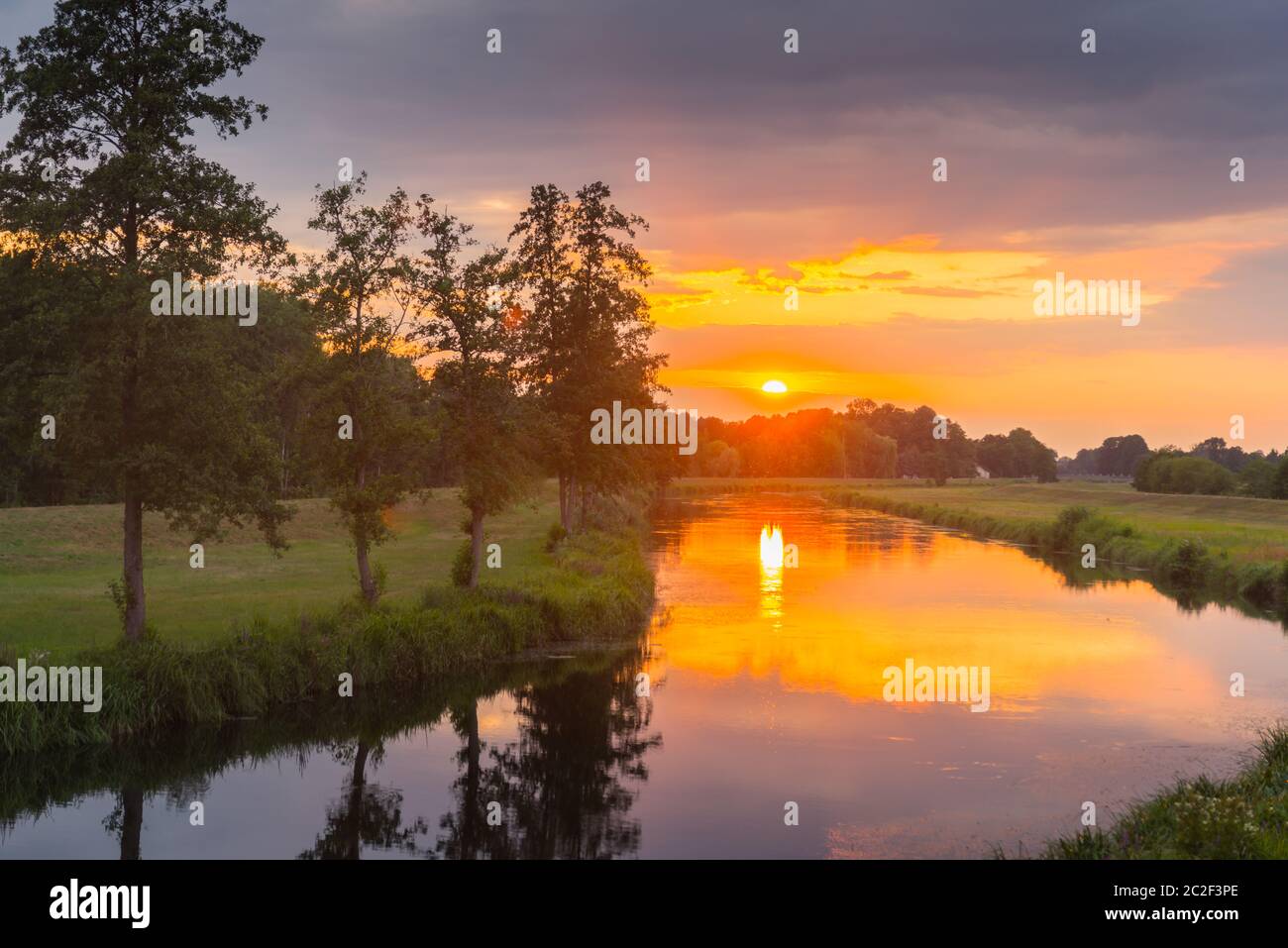 River natural light hi-res stock photography and images - Alamy