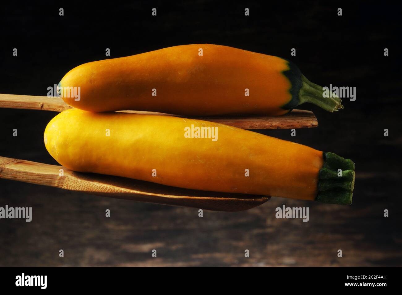 Zucchini yellow hi-res stock photography and images - Alamy