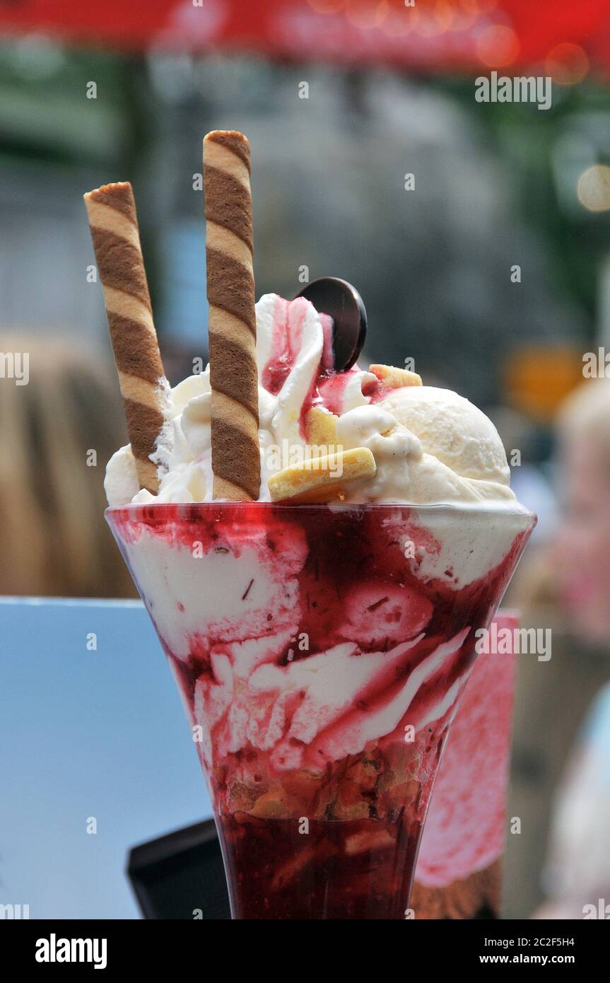 Ice cream cup Stock Photo - Alamy