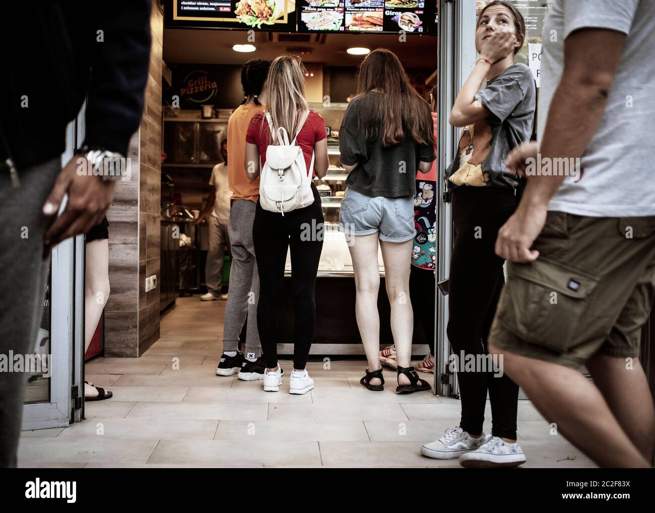 Fast food store hi-res stock photography and images - Alamy