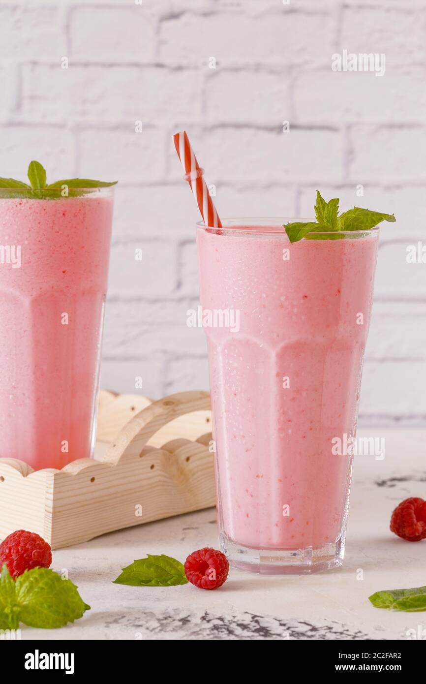Raspberry milkshake hi-res stock photography and images - Alamy