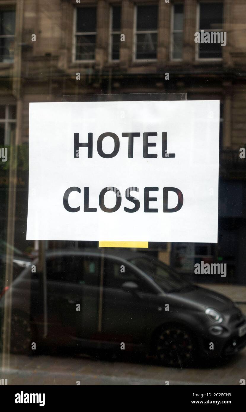 Hotel closed sign hi-res stock photography and images - Alamy