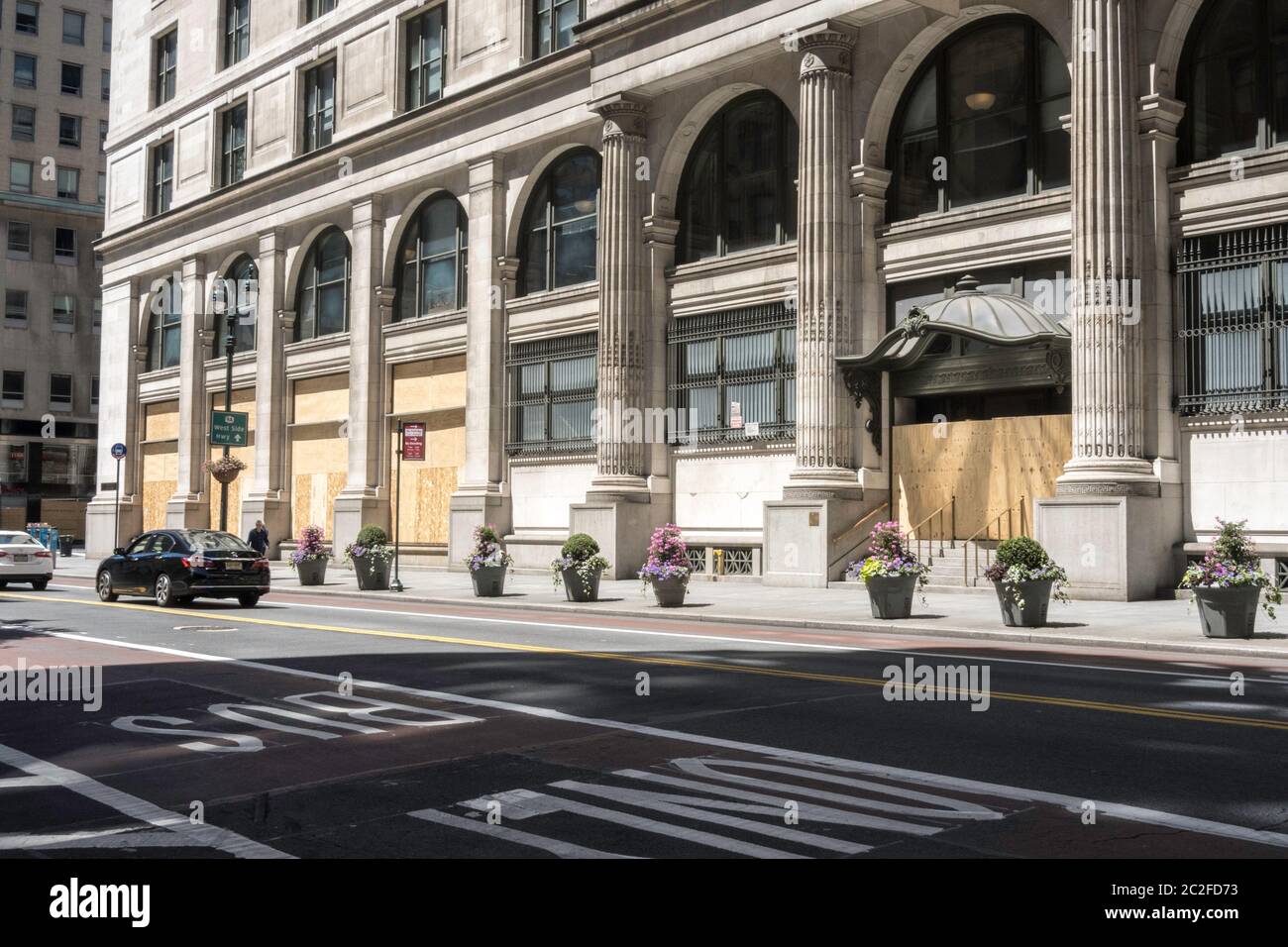 Looting hi-res stock photography and images - Alamy