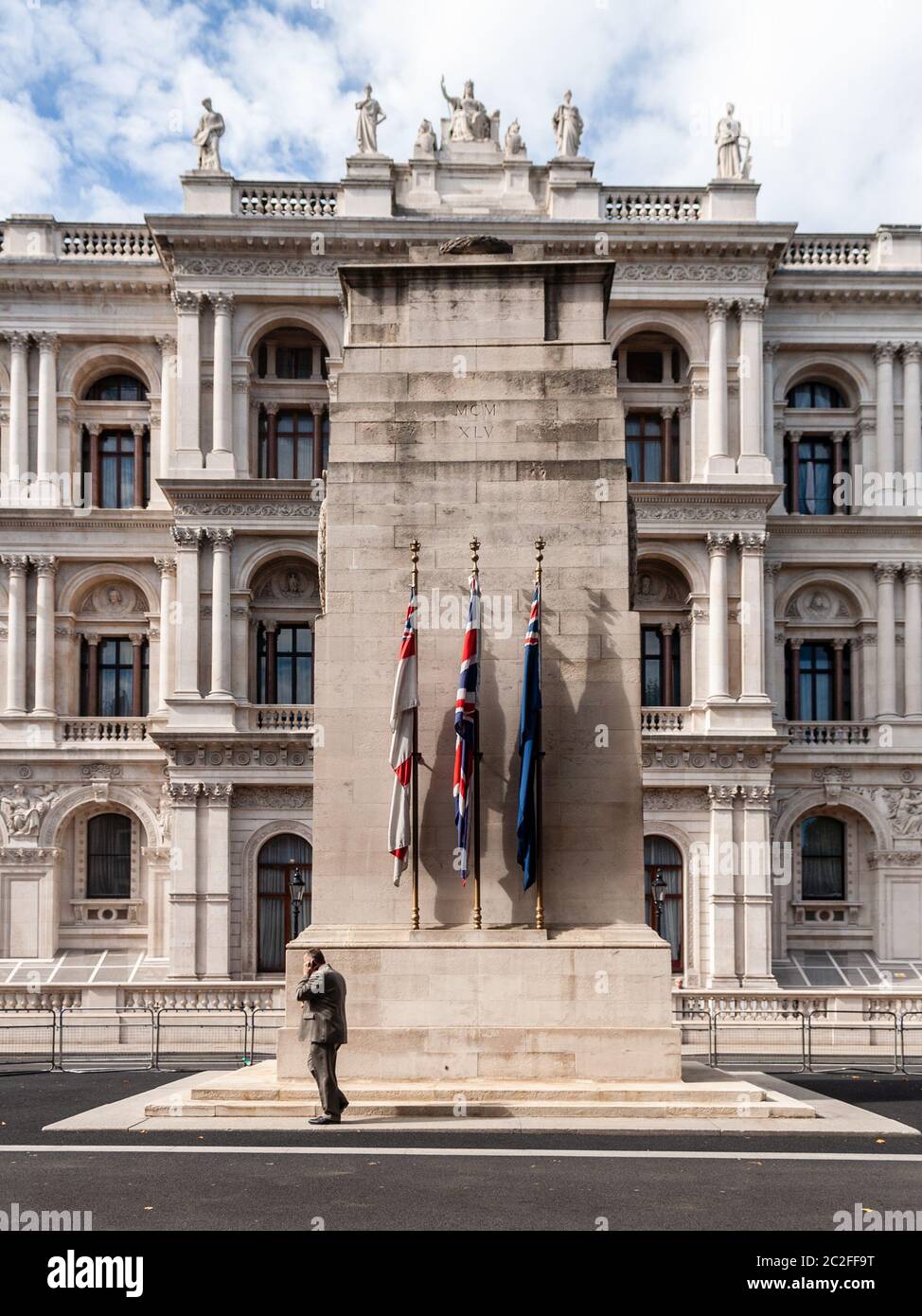 Commonwealth office london hi-res stock photography and images - Alamy