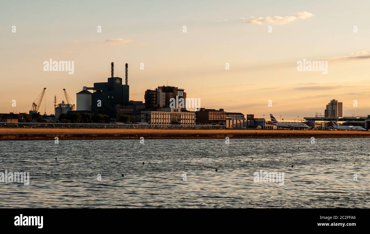 Royal albert docks, london hi-res stock photography and images - Alamy
