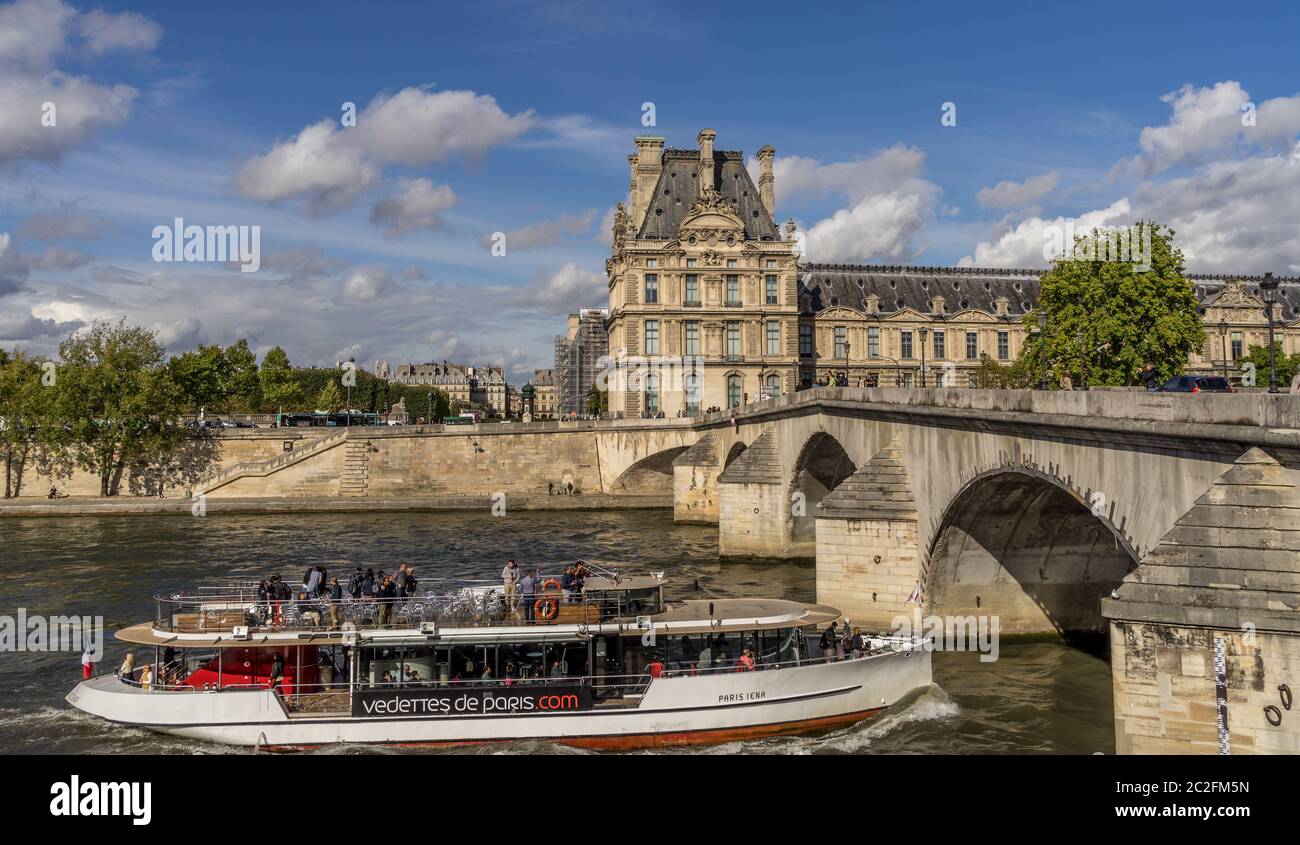 River seine historical architecture paris hi-res stock photography and ...