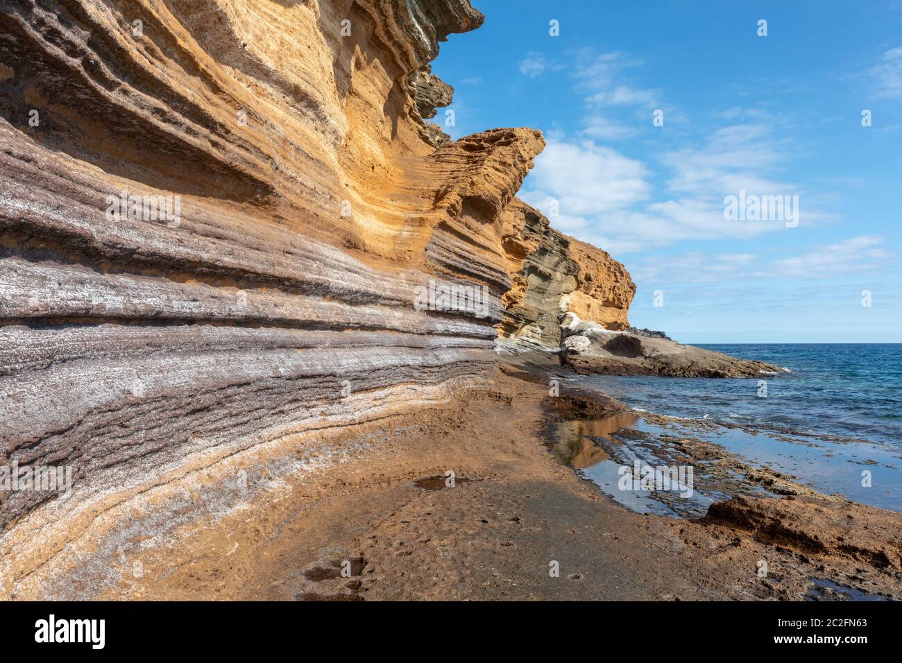 Colorful rocks beach hi-res stock photography and images - Alamy