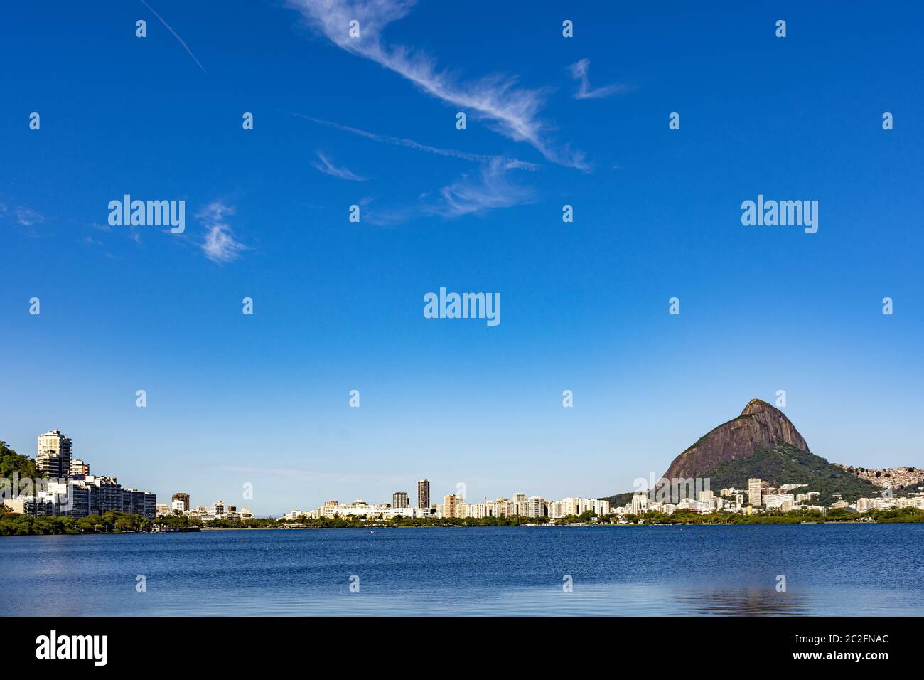 Skyline of Rodrigo de Freitas lagoon at morning Stock Photo - Alamy