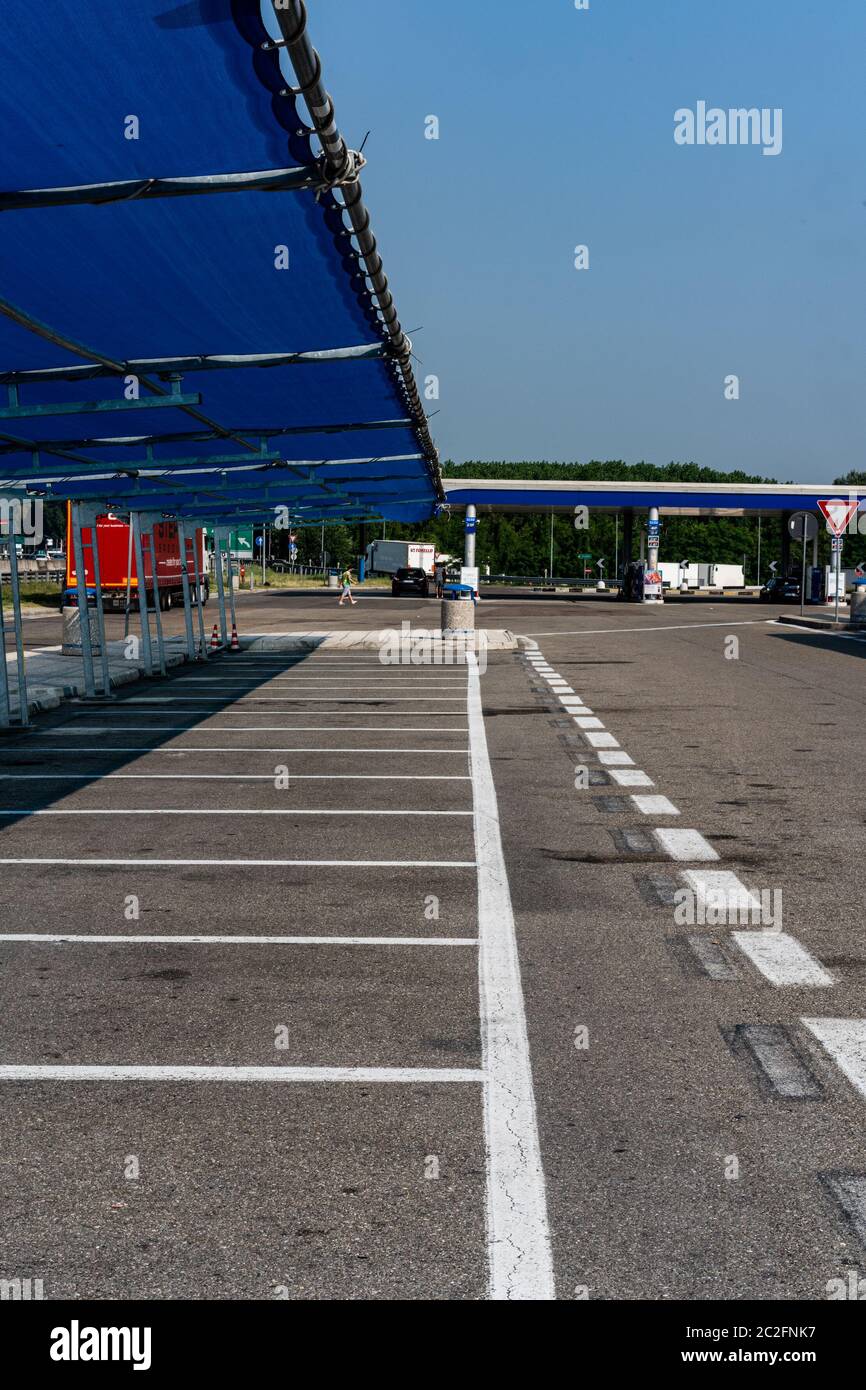 Highway rest area hi-res stock photography and images - Alamy