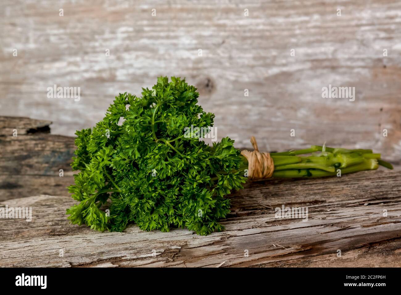 Bundle of parsley hi-res stock photography and images - Alamy