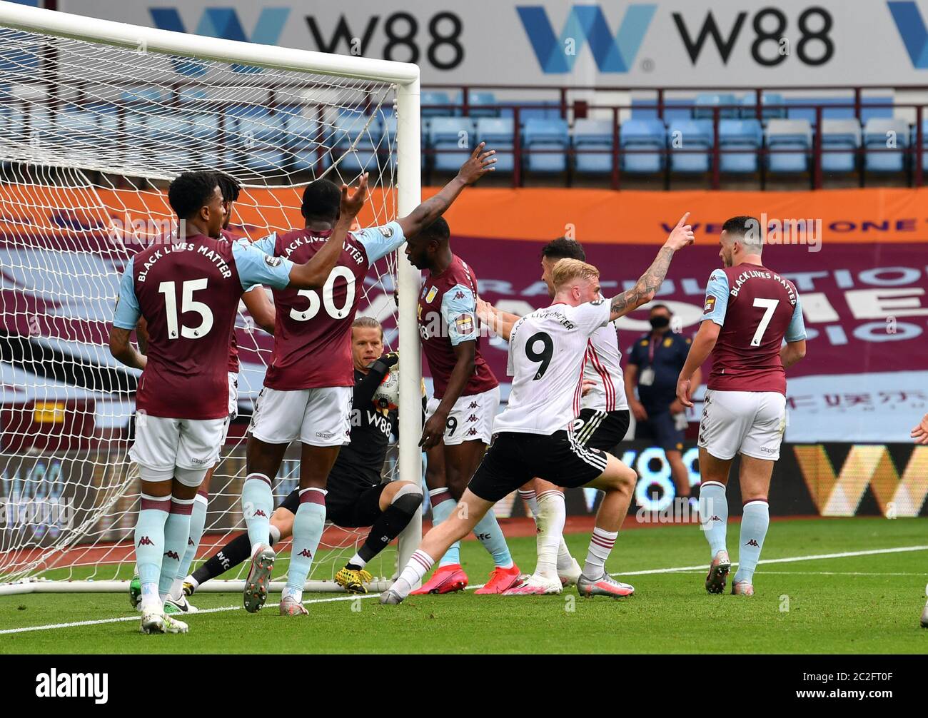 Carry ball over line hi-res stock photography and images - Alamy