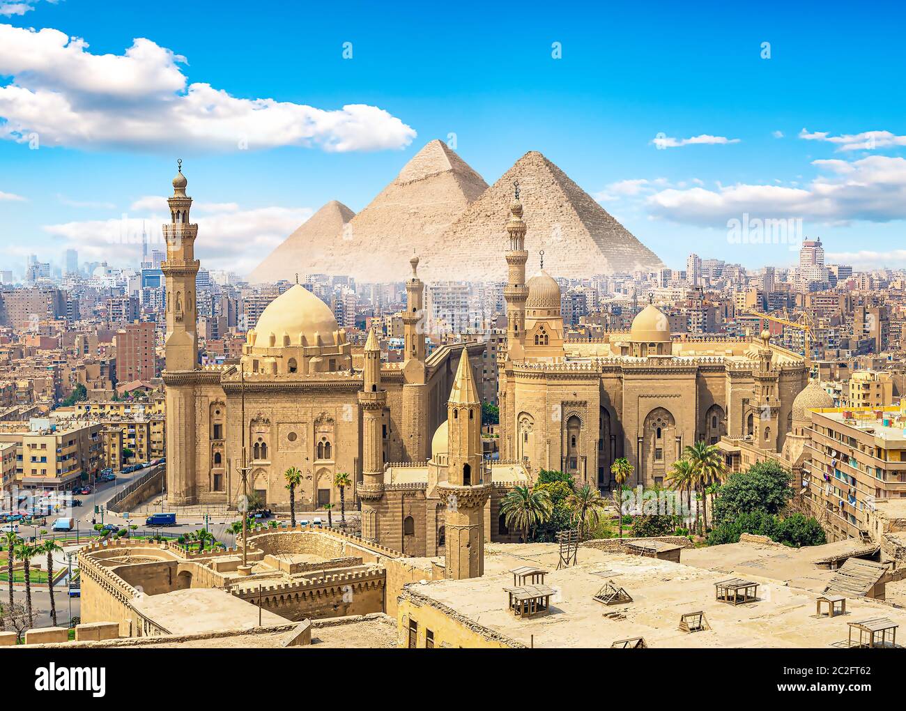 Cairo cityscape pyramid mosque hi-res stock photography and images - Alamy