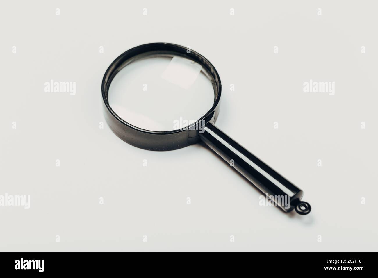 Small magnifying glass hi-res stock photography and images - Alamy