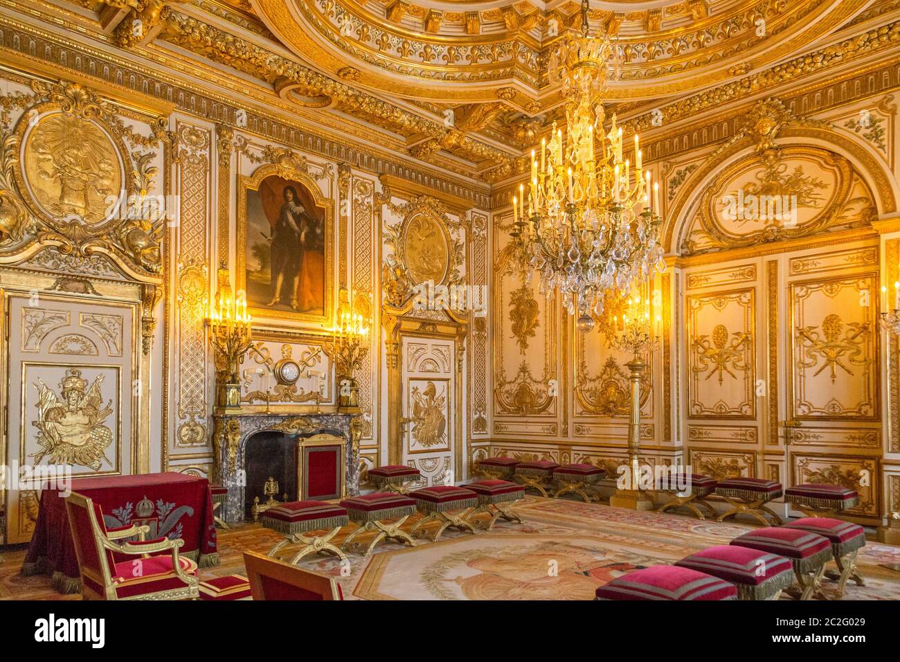Molding interior palace hi-res stock photography and images - Alamy