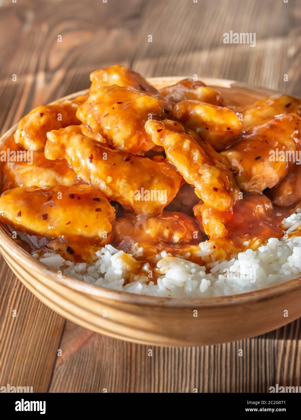 Bowl of orange chicken with white rice Stock Photo - Alamy