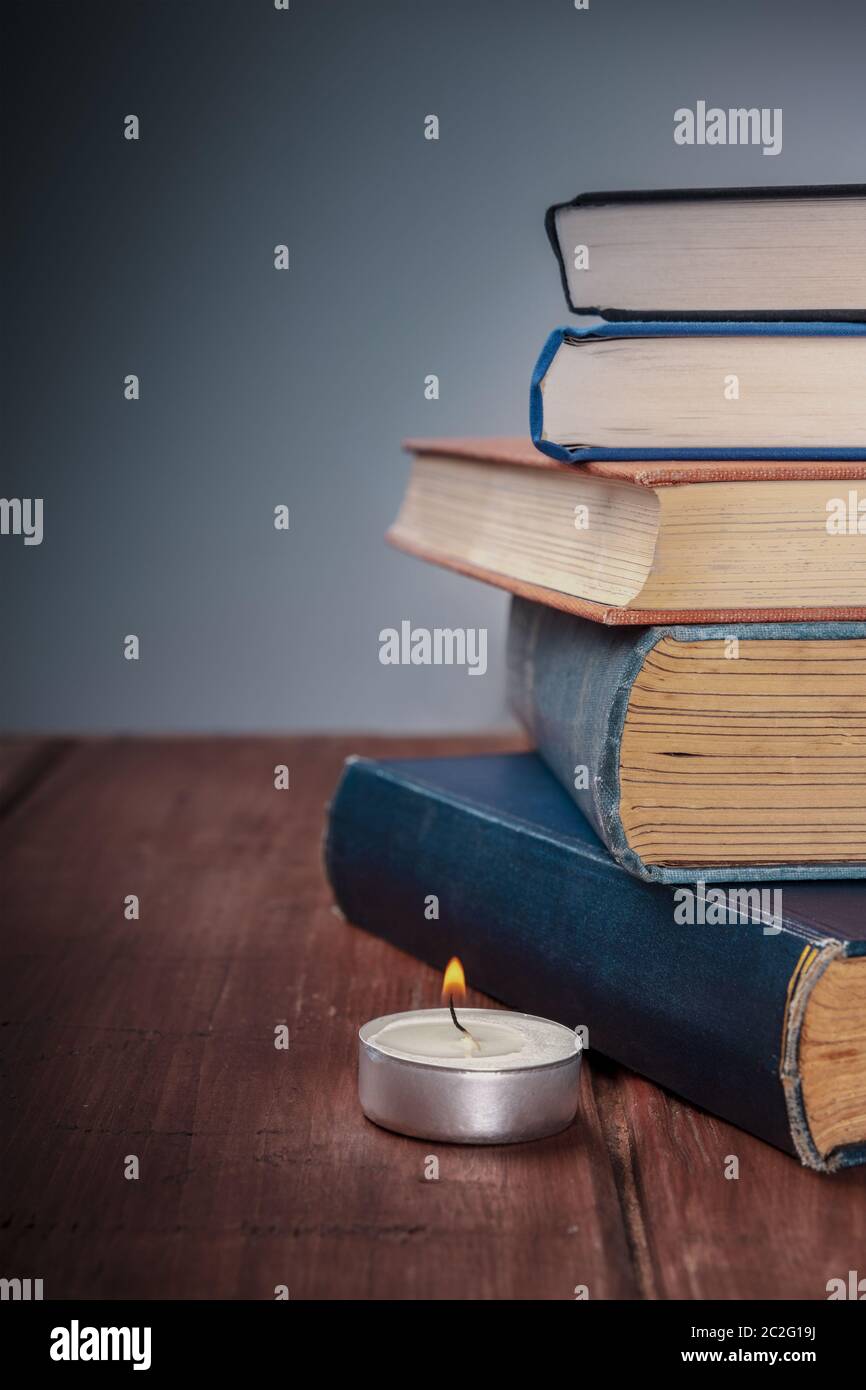 Burning a stack of books hi-res stock photography and images - Alamy