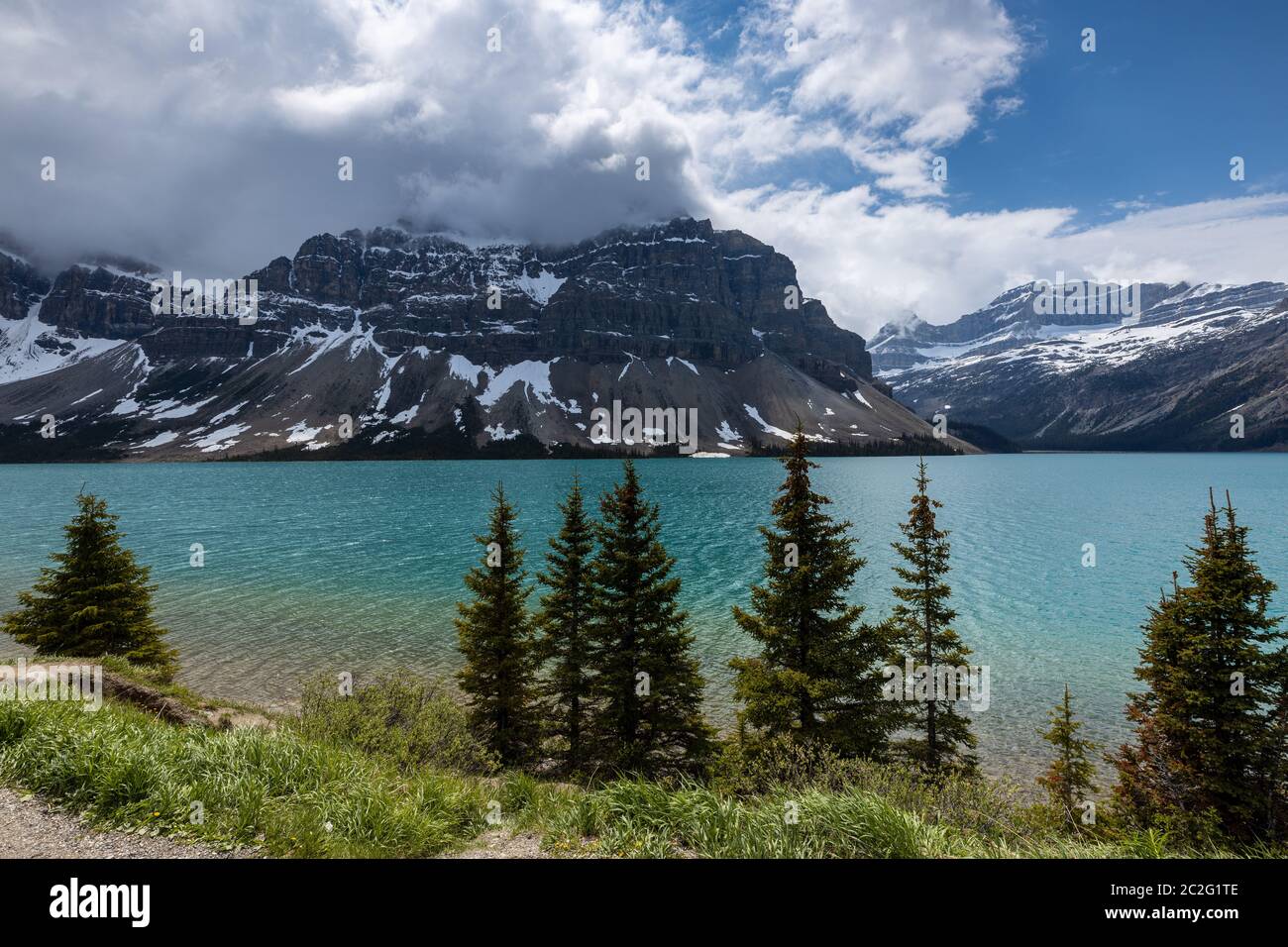 Bow lake and the canadian rocky mountains hi-res stock photography and ...