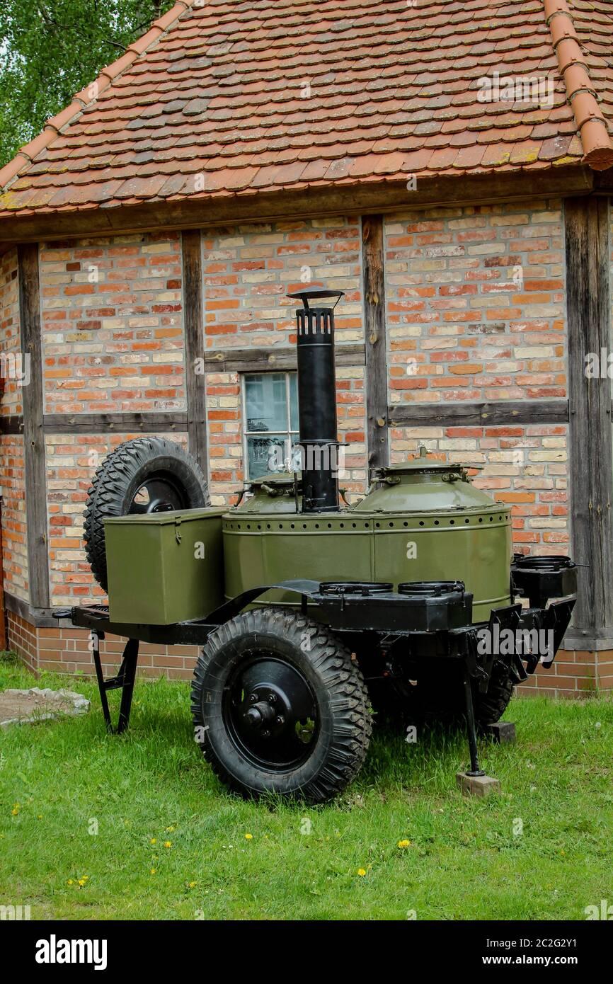 Army kitchen hi-res stock photography and images - Alamy