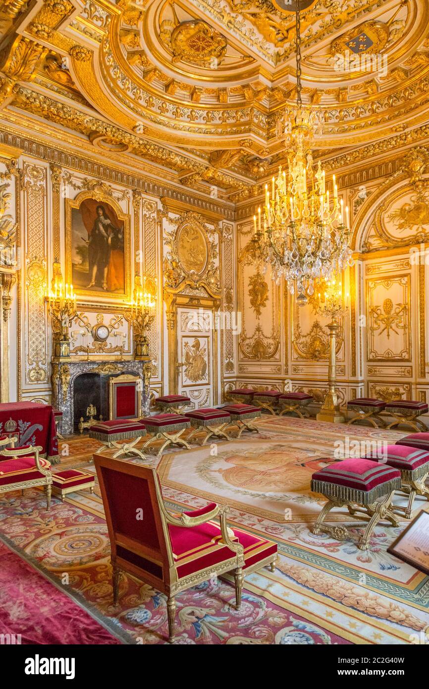 French chateau interiors hi-res stock photography and images - Alamy